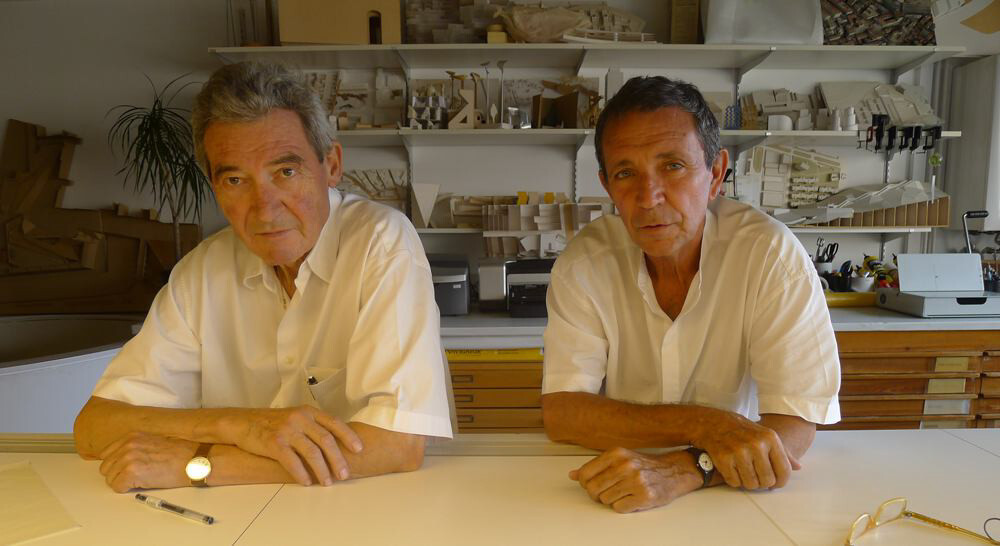 Gómez-Pomar entrega a José Antonio Martínez Lapeña y Elías Torres Tur ...